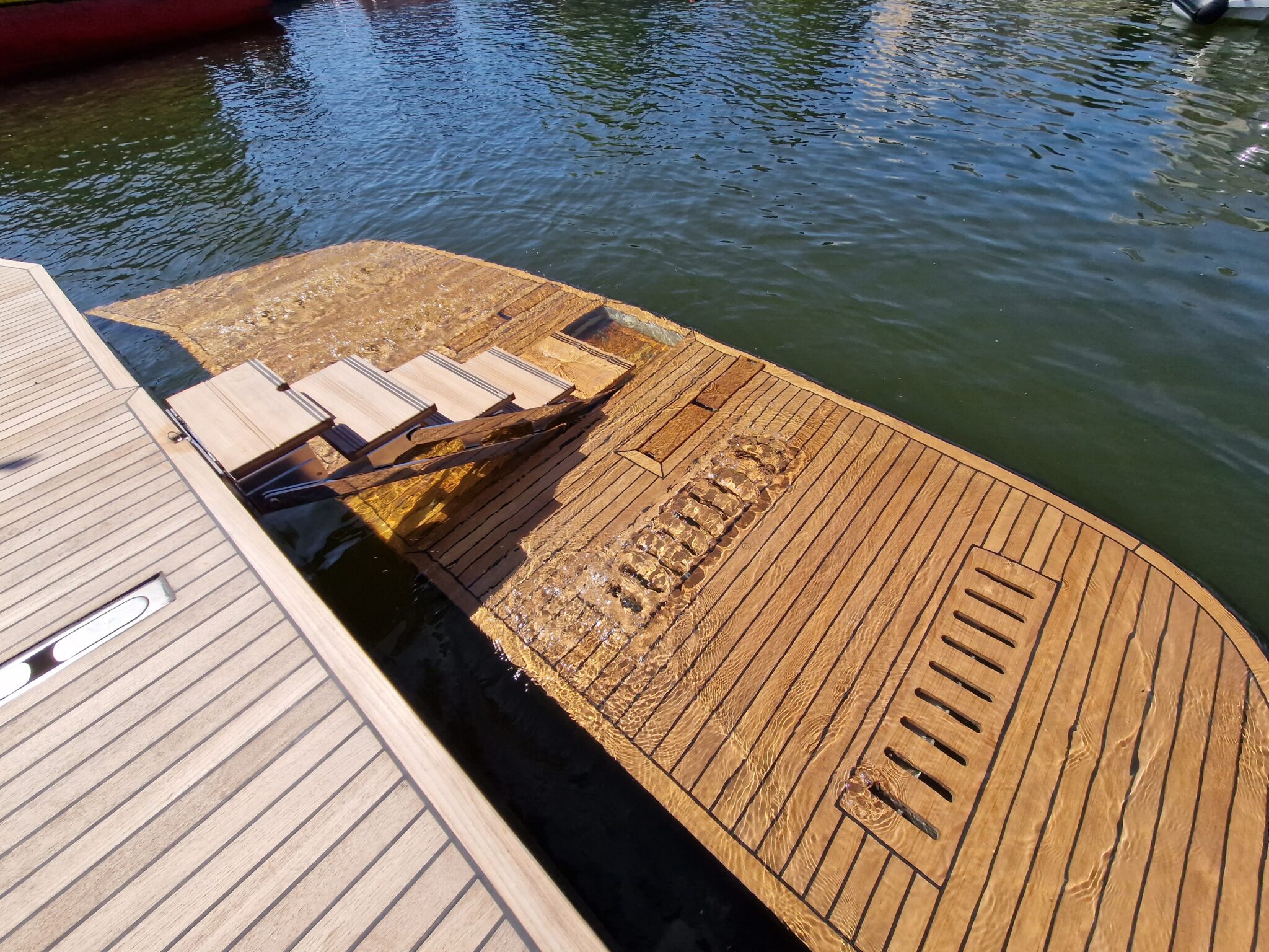 Bathing jetties for boats and yachts